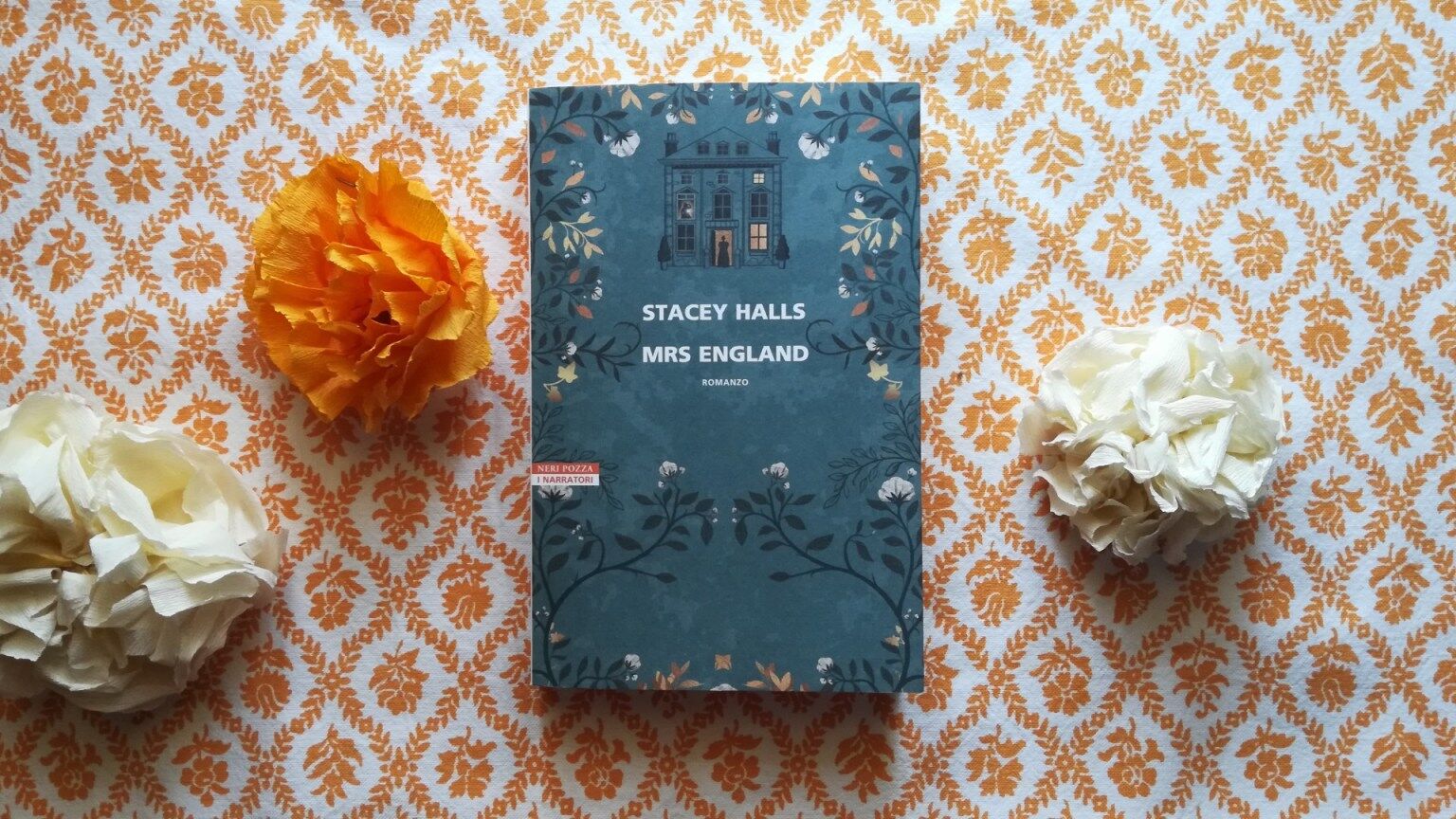 La villa dei misteri: “Mrs England” di Stacey Halls - Libreria Essai